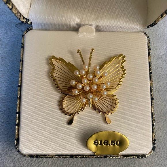 Monet | Jewelry | Monet Vintage Gold Pearl Burst Butterfly Brooch ...